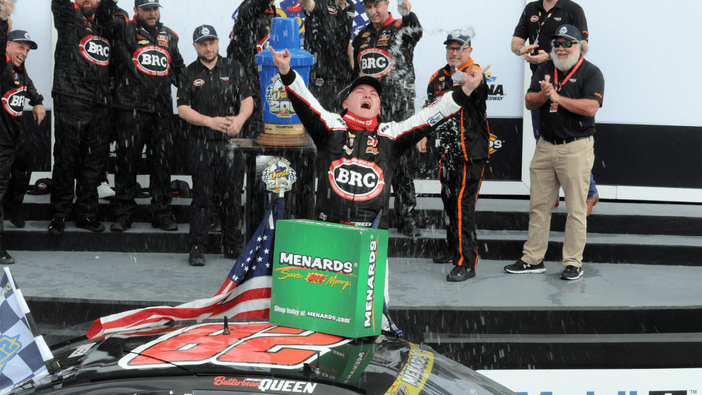 Queen Outlasts ARCA Daytona Chaos - SPEED SPORT