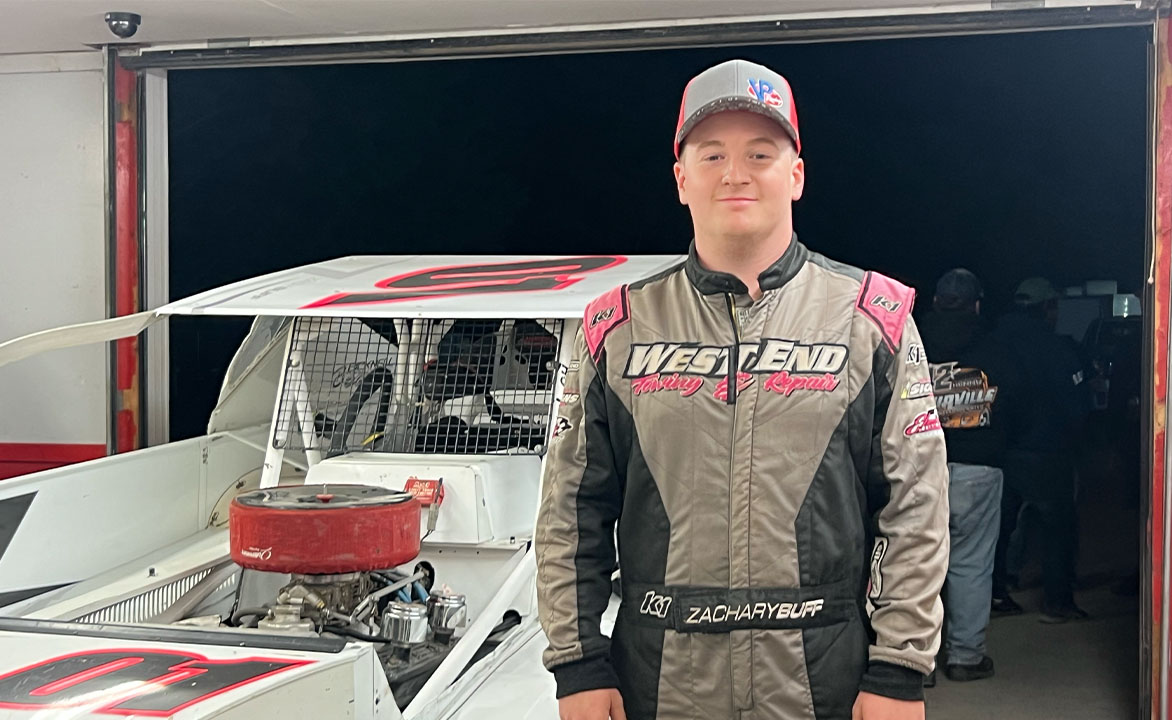 Buff Intherits DIRTcar Sportsman Prize - SPEED SPORT